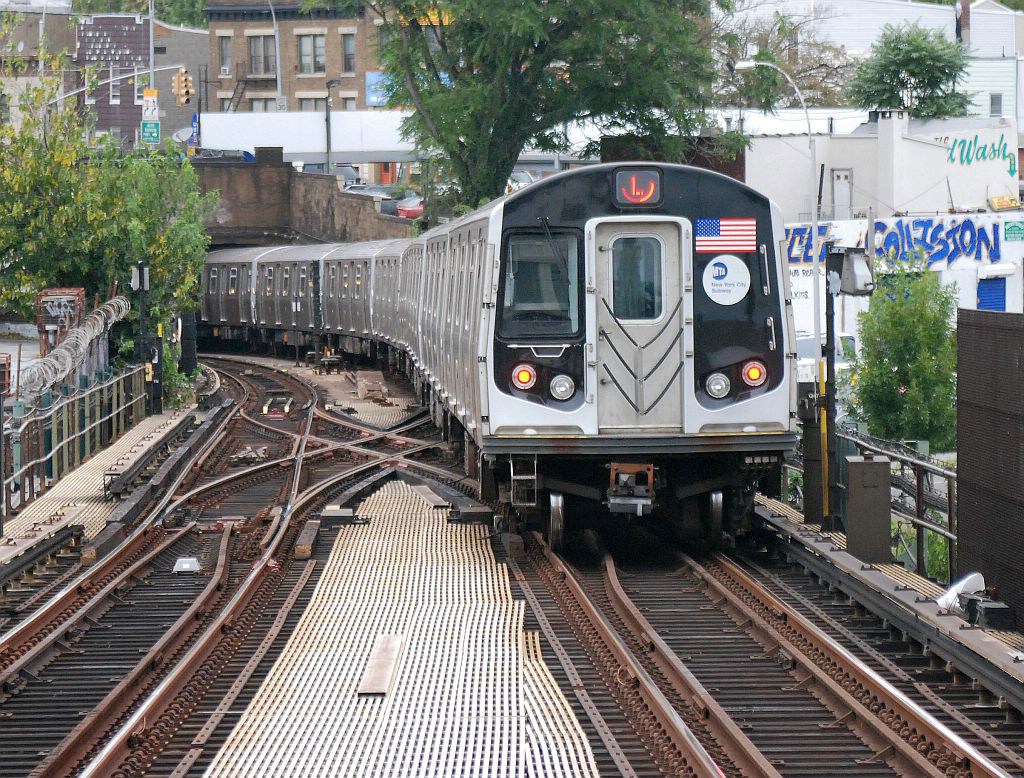 MTA L Train departing Broadway Jct.